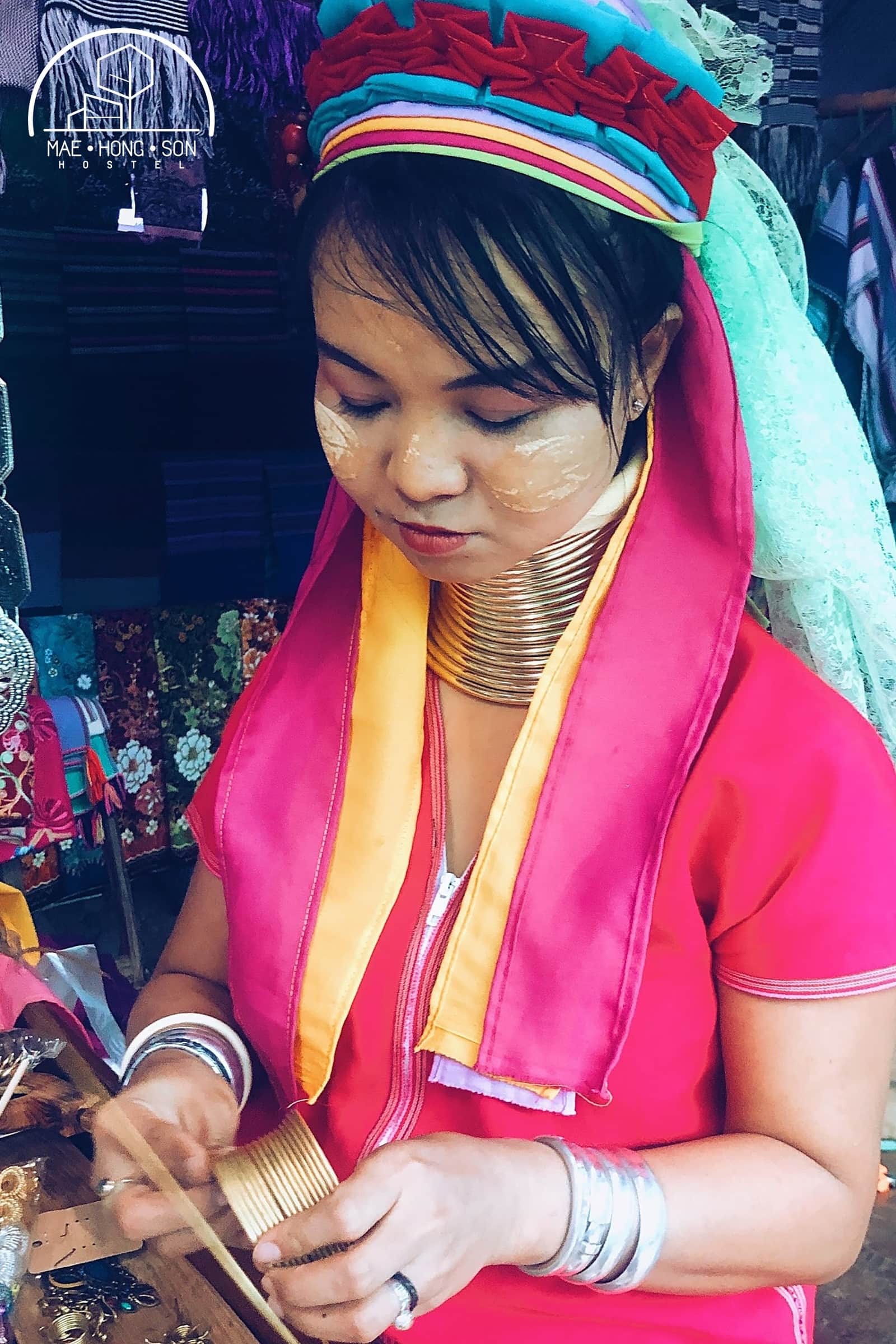 Long Neck Karen - Thailand's hill tribe women Mae Hong Son