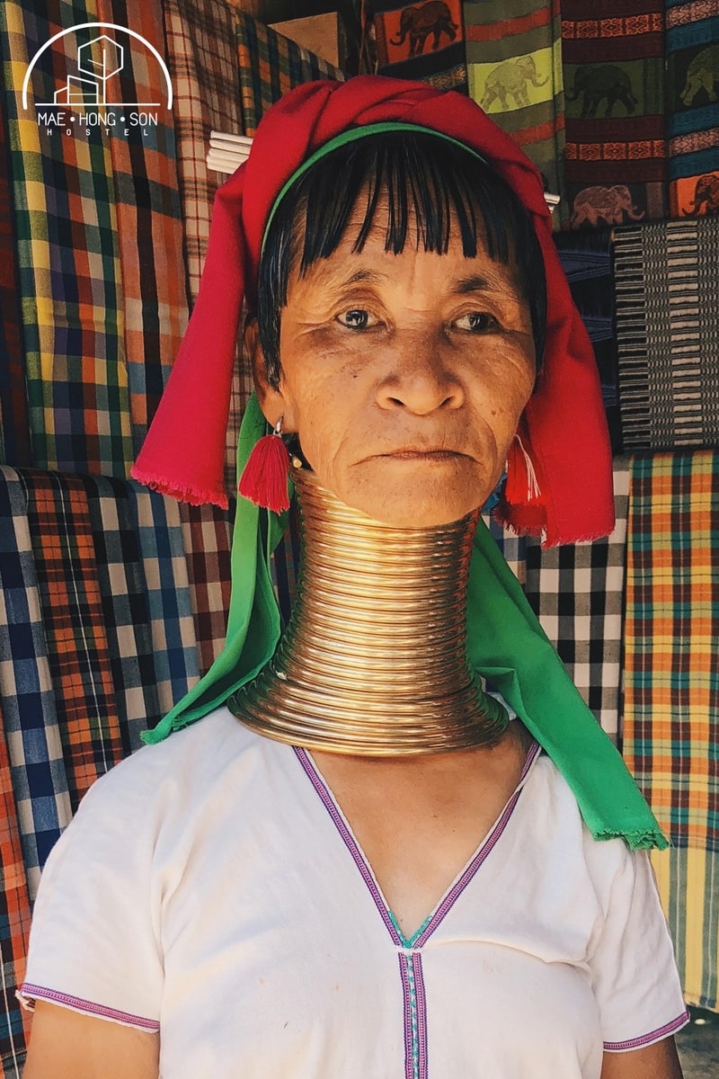 Long Neck Karen - Thailand's hill tribe women Mae Hong Son